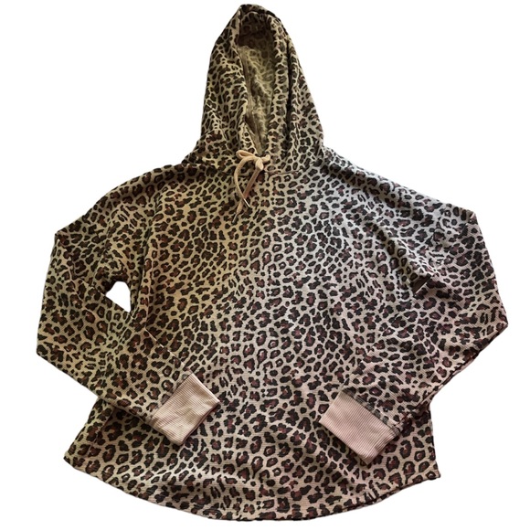 Victoria's Secret | Tops | Nwt Victoria Secret Cheetah Print Cropped ...